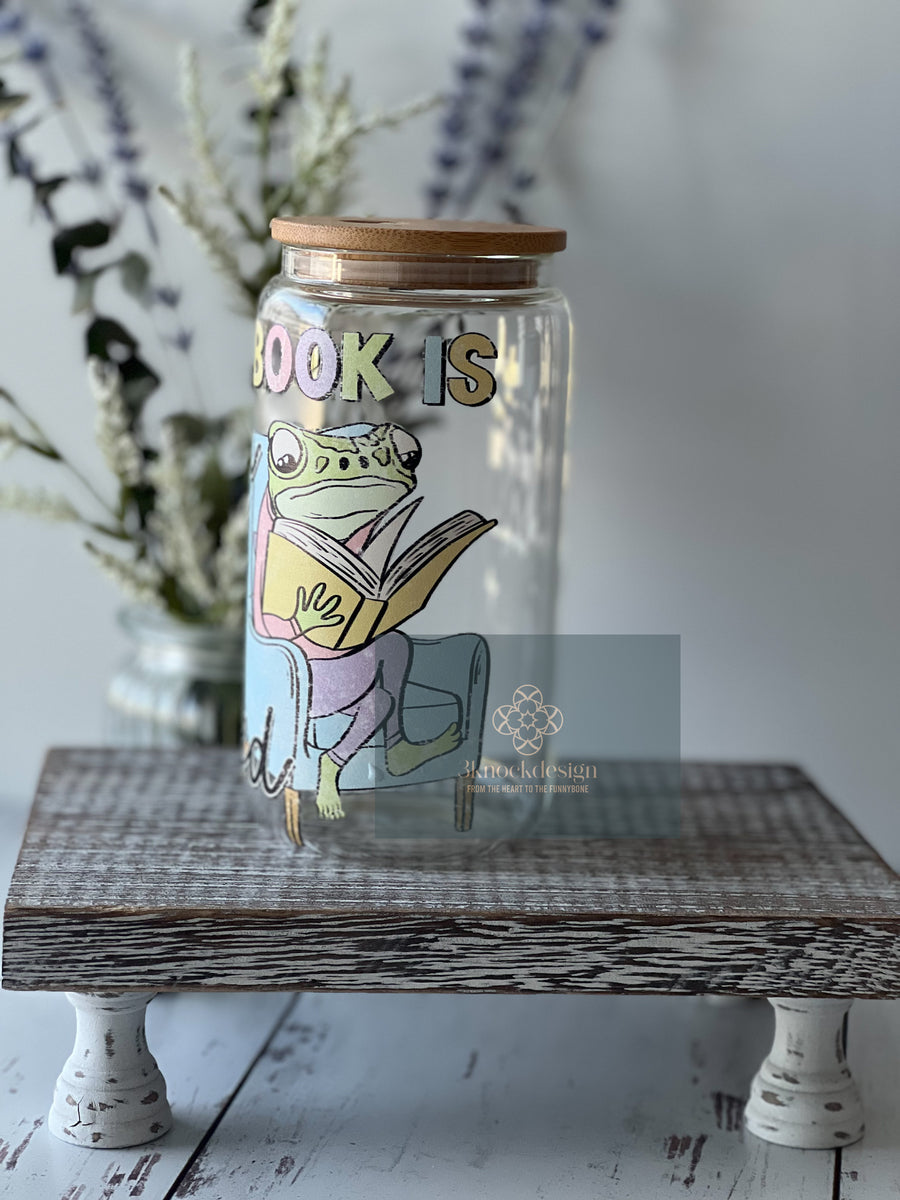 Book lover Frog Do Not Disturb Funny Libby Glass – 3Knock Design